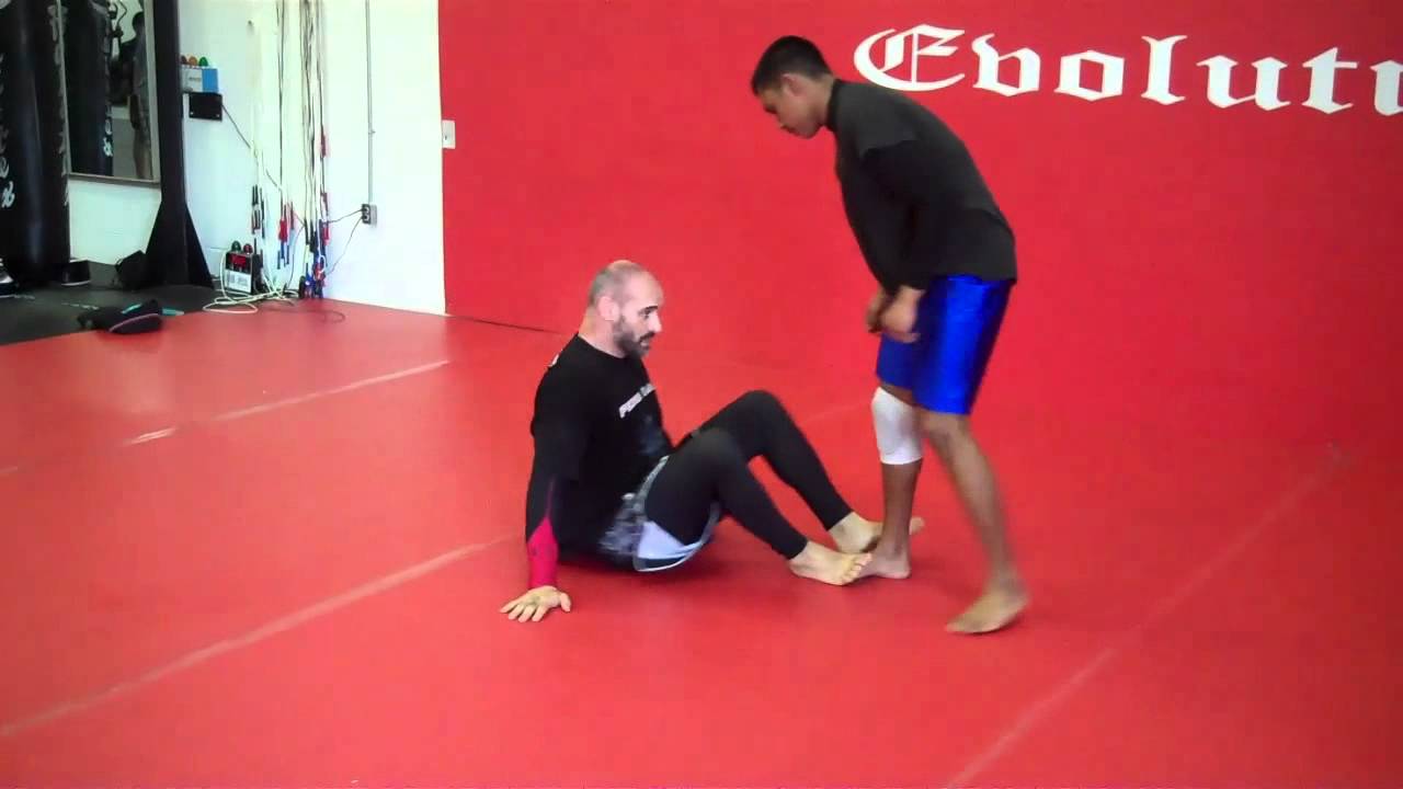 BJJ NoGi BUTTERFLY GUARD SWEEP and SUBMISSION - YouTube