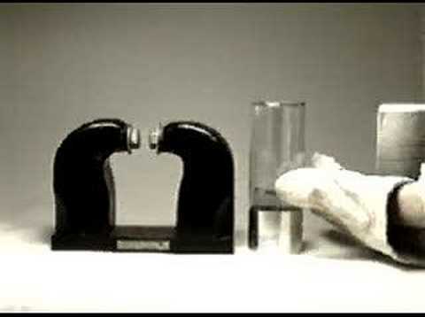 Demo of Liquid Oxygen's paramagnetism - YouTube