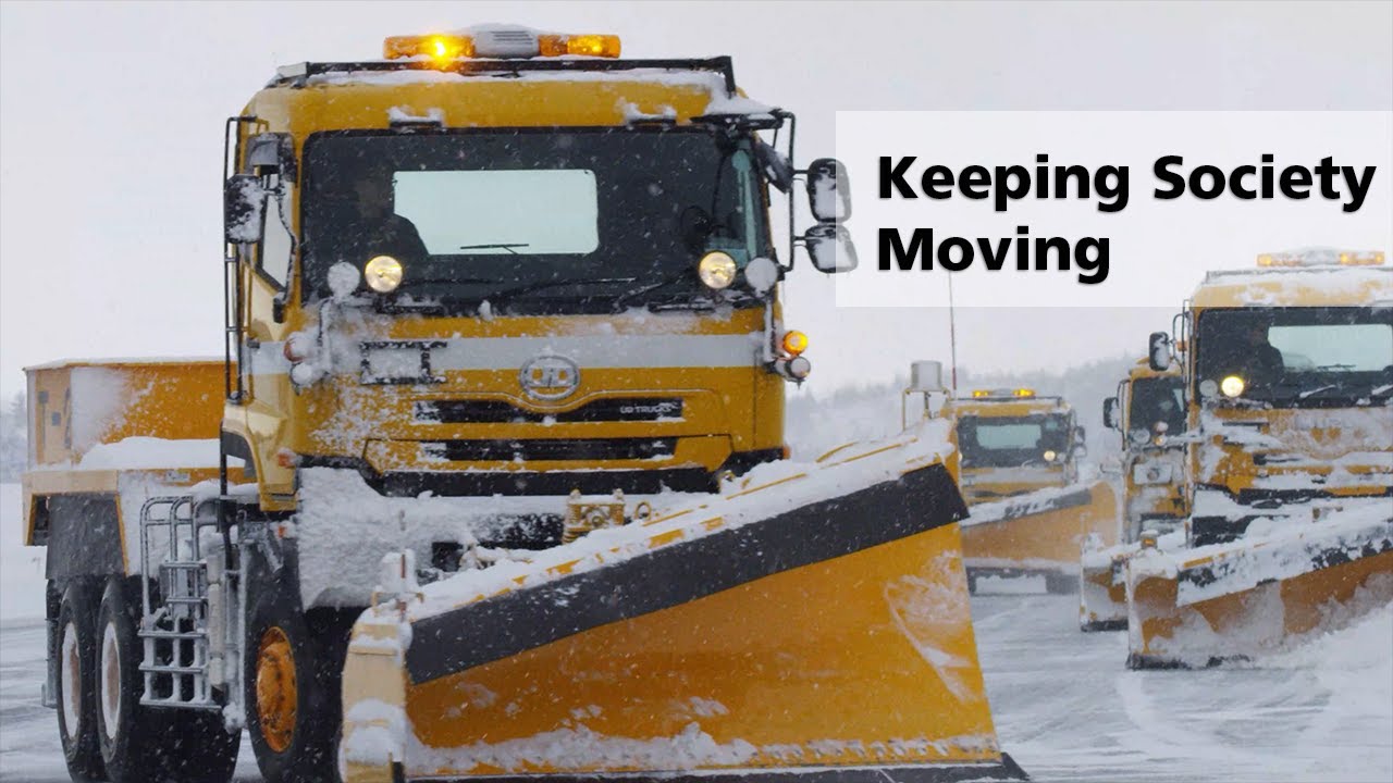 UD Trucks - Snowplows at Aomori Airport / 60-sec edit - YouTube