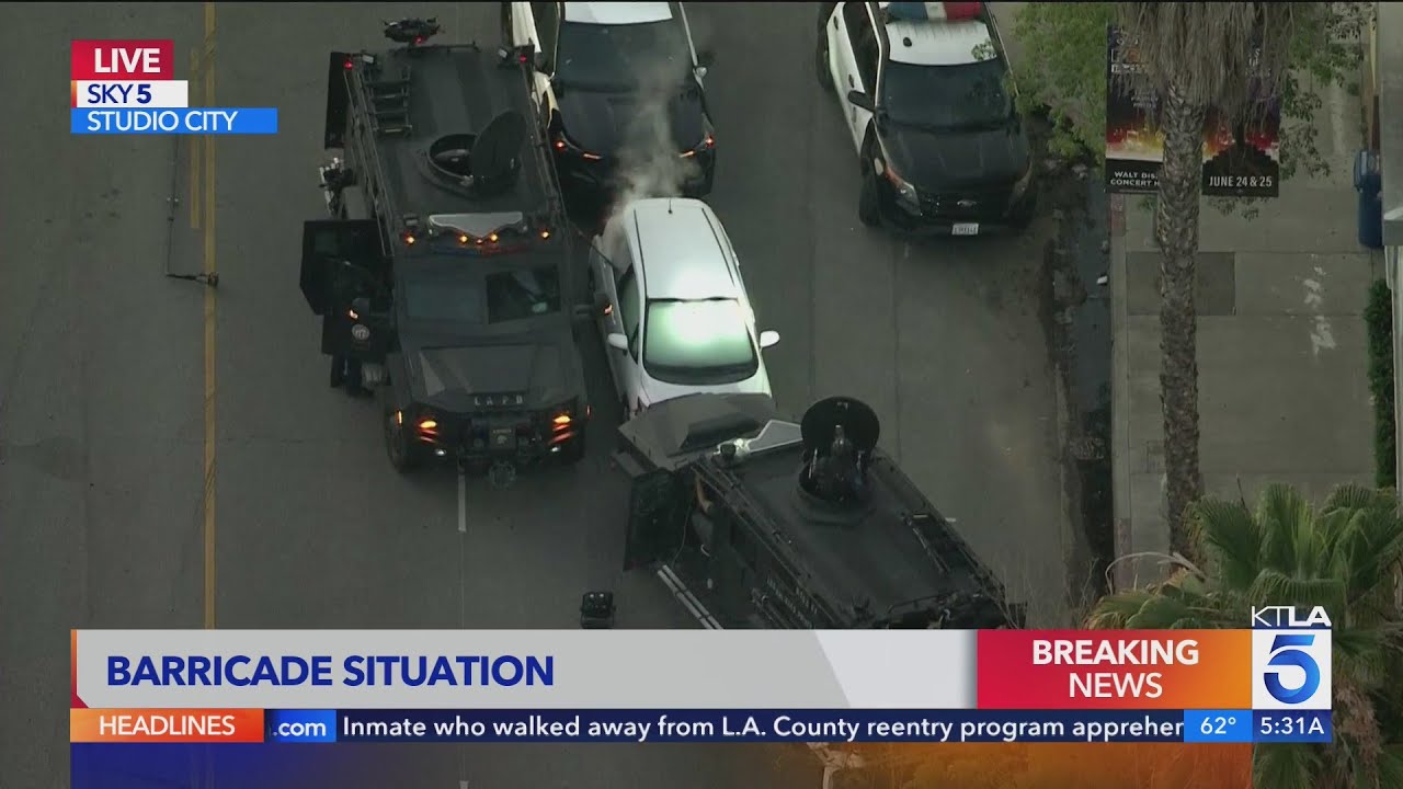 SWAT team attempts to end barricade situation in Studio City - YouTube
