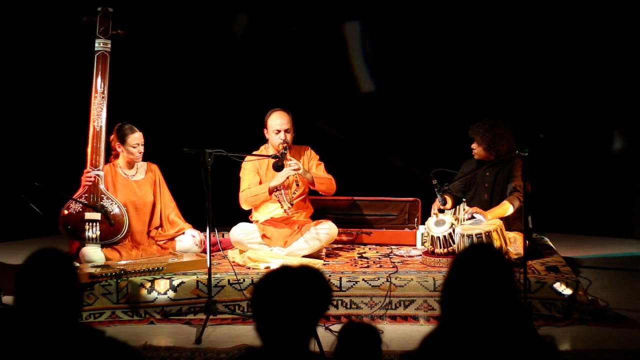 Alghoza flute from Rajasthan - YouTube