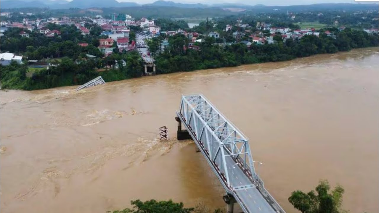Vietnam Bridge Collapse Amid Typhoon Yagi Devastation - YouTube
