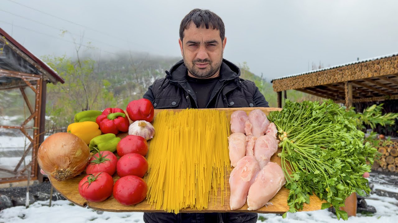 CHEF COOKING A TOP DISH WITH VEGGIES AND CHICKEN FILLET | SNOWED ...