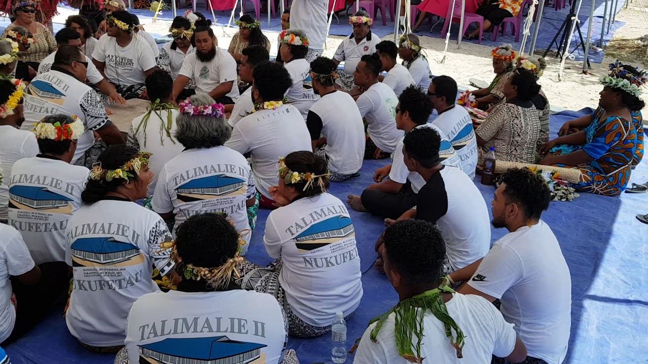 Tuvalu Tribal Dance - YouTube