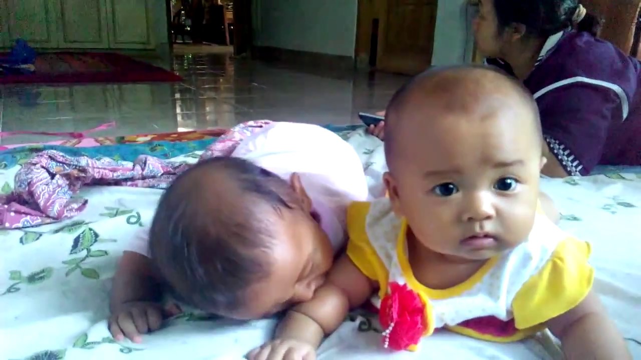 Bayi saling gigit + mrn studio + susanto + alifa cute - YouTube