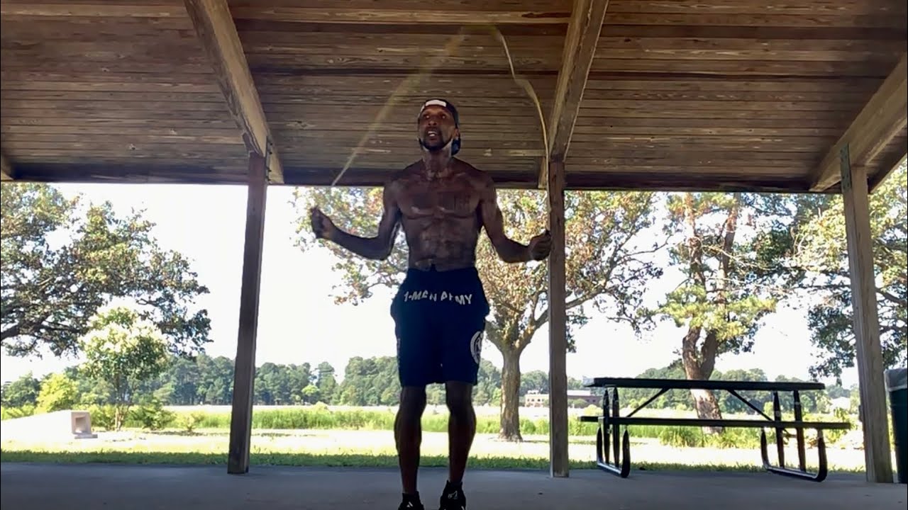 Over 400 revolutions jumping rope without messing up - YouTube