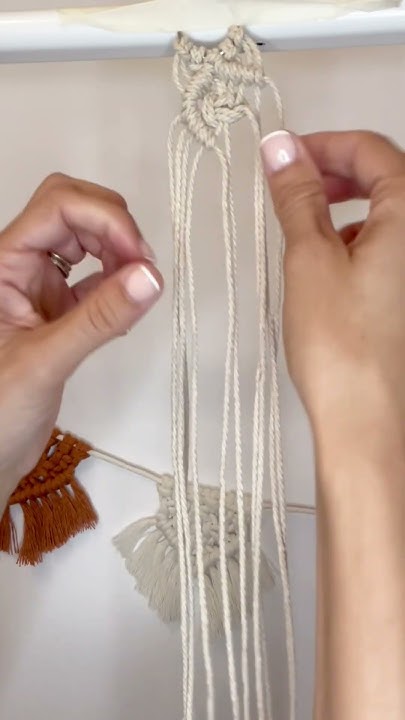Tutorial llavero Macramé #macrame #macrametutorial #tutorialmacrame #diy #handmade #macramediy ...
