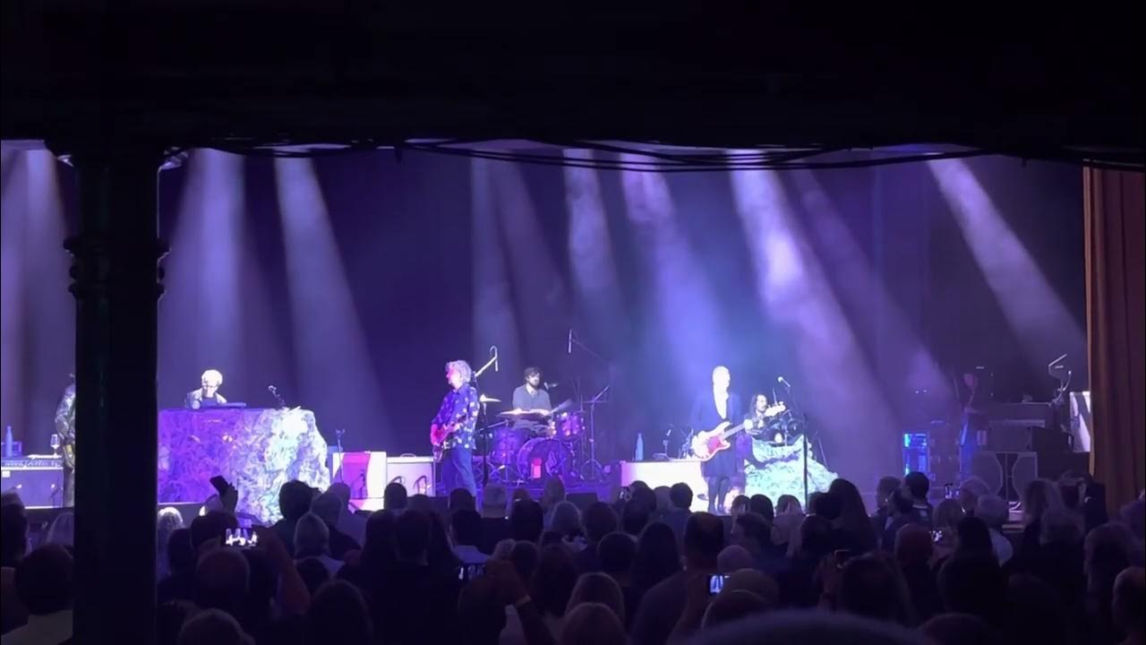 “Don’t Dream It’s Over”… Crowded House @ The Ryman 2023 - YouTube