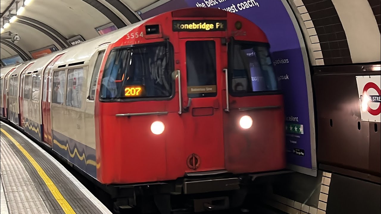 1972 stock Bakerloo line trains at Baker Street station - YouTube