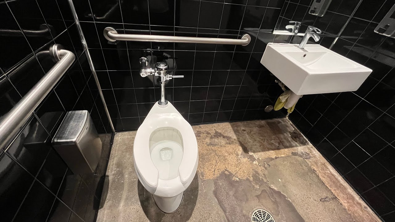 [993] Piada Italian Street Food Women’s Restroom (reshoot) - YouTube