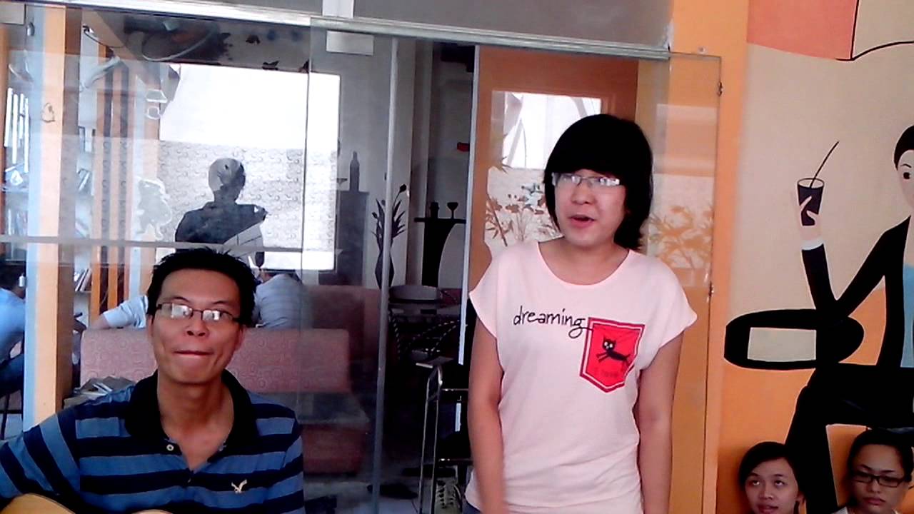 Huflit students - at Speak Up English club - YouTube