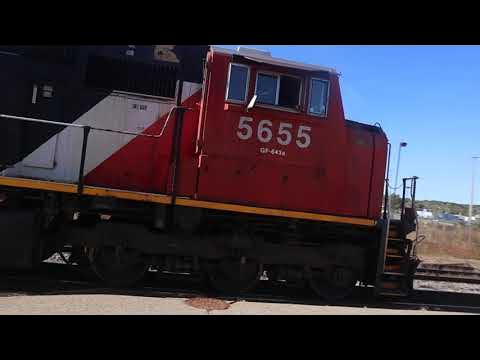 CN 5655 {SD75I} & CN 5462 {SD60}Moving A Local Freight Westbound From Battle Creek Michigan 10/3 ...