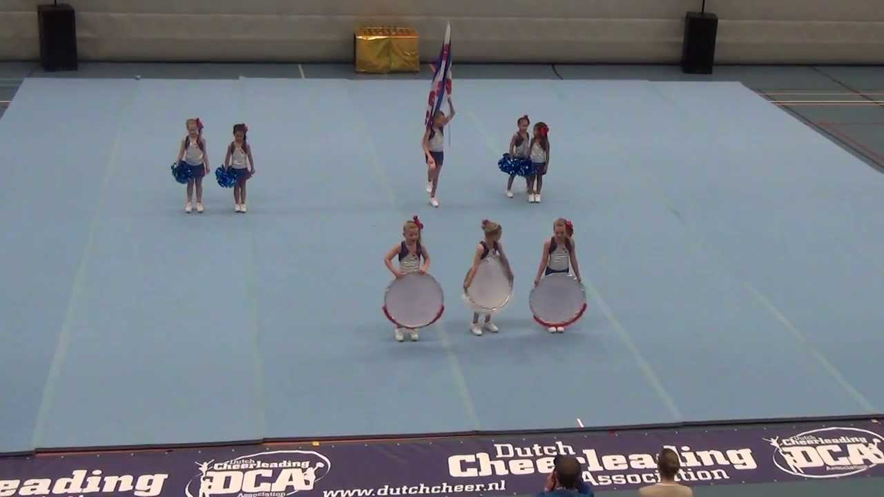 Frisian Cheer mini Stars - YouTube