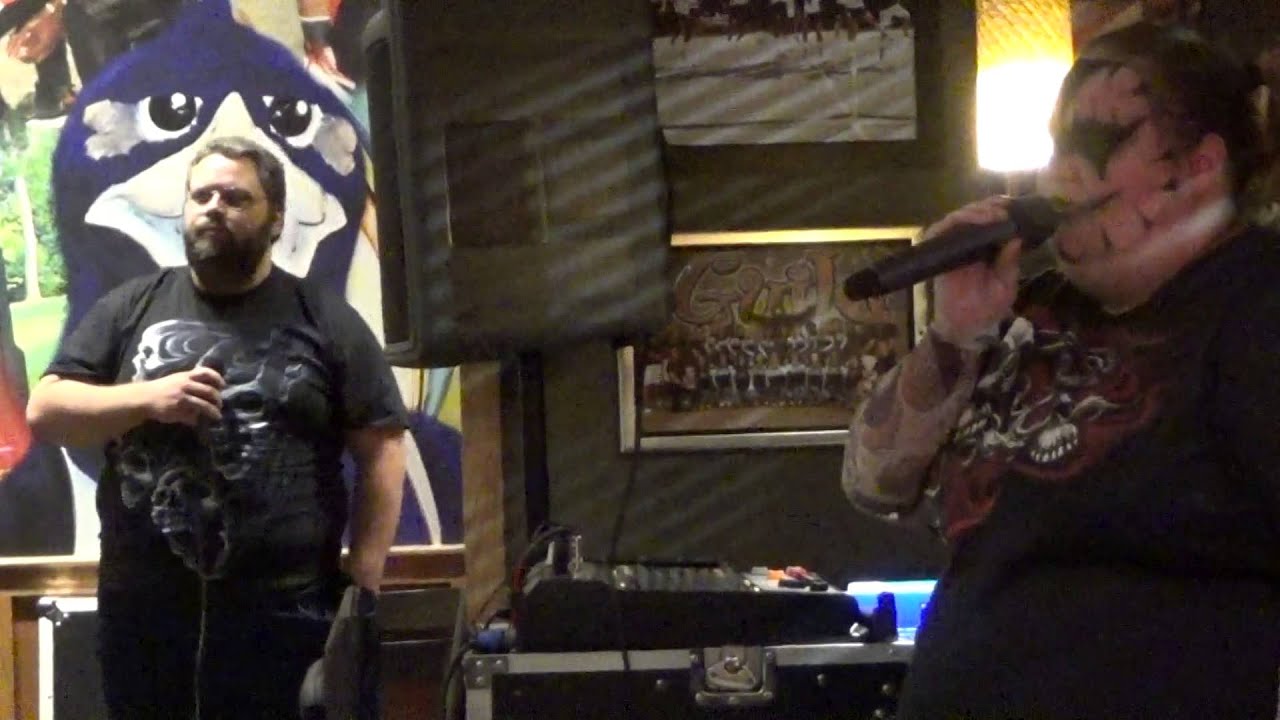 Nikki & Diesel @ Applebee's in Dalton, GA - Singing Bring Me To Life ...