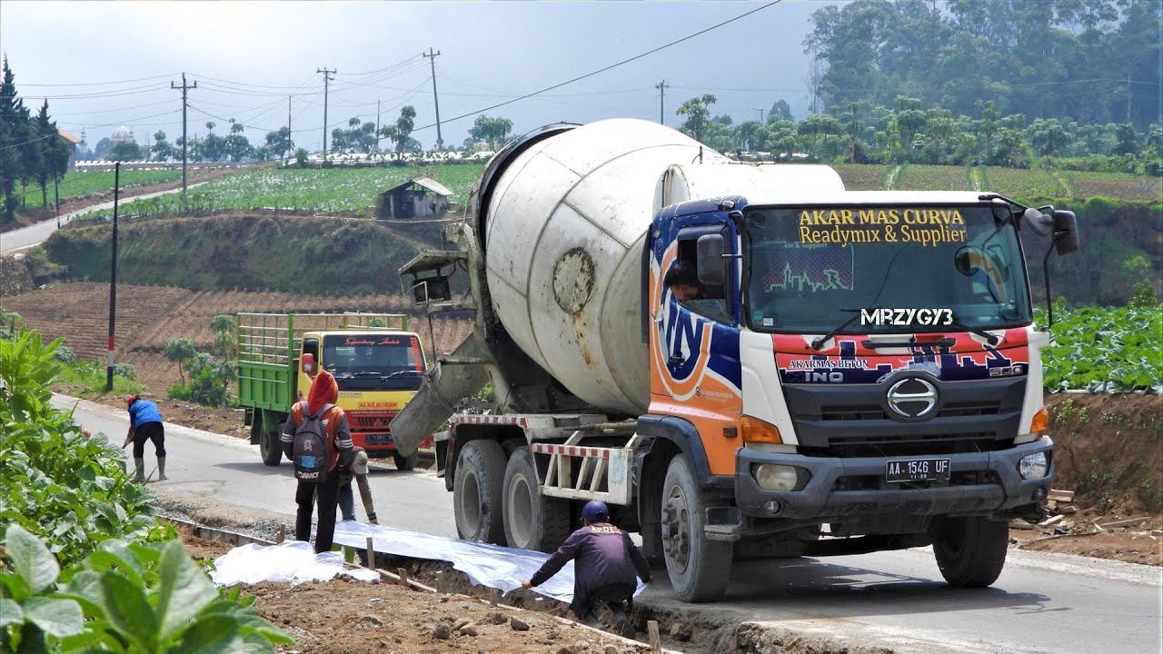 Hino 500 Ready Mix Cement Trucks Pouring Concrete Truk Molen - YouTube