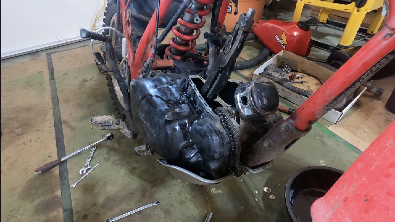 Rebuilding Honda XL250 Engine - YouTube