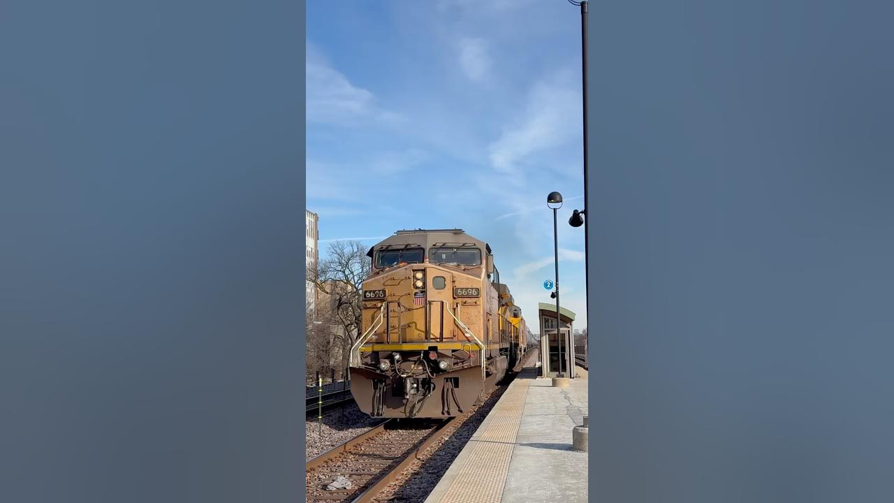 UP 6696 leads tanks past Oak Park - YouTube