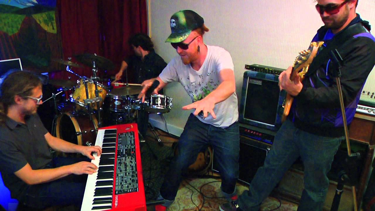 Wassabi Collective Dirty Bass Grunge-step Jam Session - YouTube