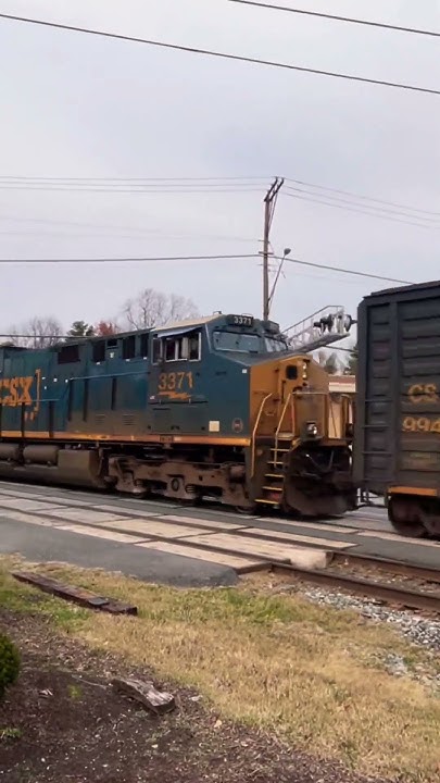 Fast CSX intermodal train! - YouTube