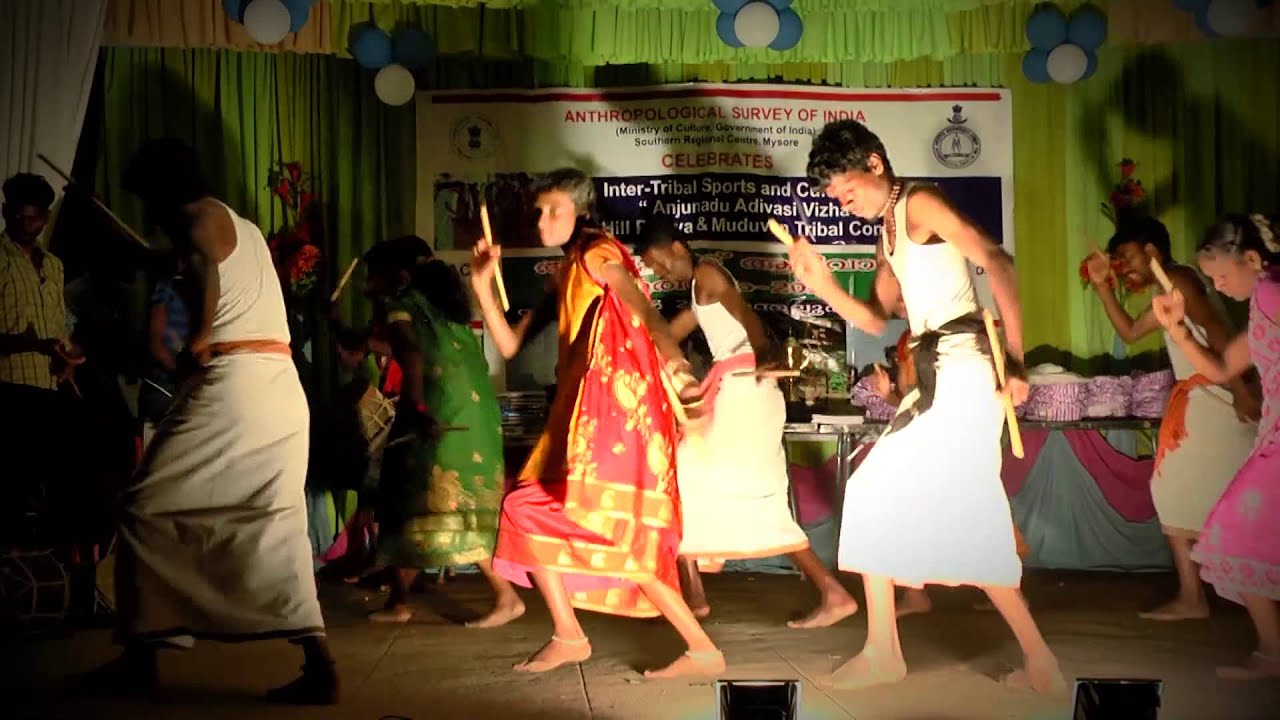 The dance of Chikkattam or Mala Pulayar Aattam - YouTube