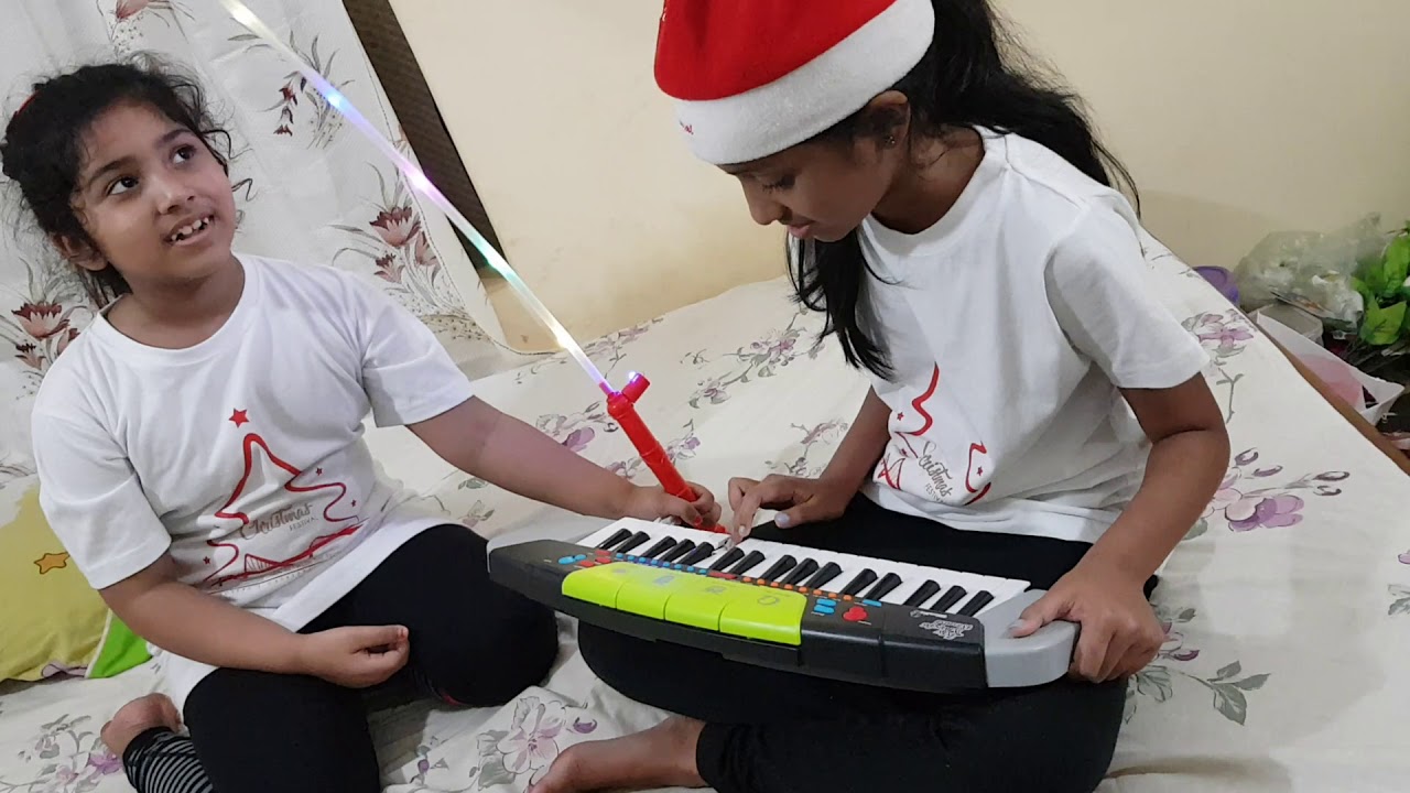 DAZLYN plays A WHOLE NEW WORLD - YouTube