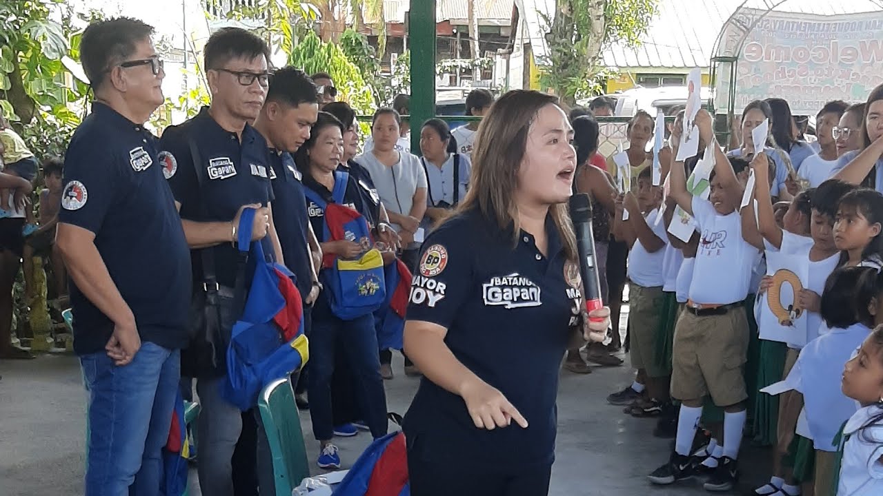DISTRIBUSTION OF SCHOOL SUPPLY AMING MAYOR JOY PASCUAL DITO SA LUNGGSOD NG GAPAN - YouTube