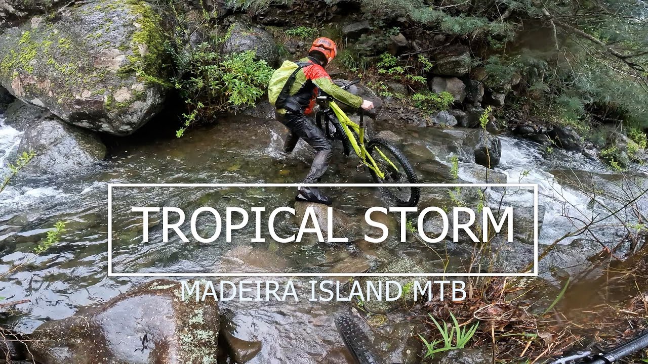 Riding the BEST TRAIL OF MADEIRA under a TROPICAL STORM!!!! The MOST ...
