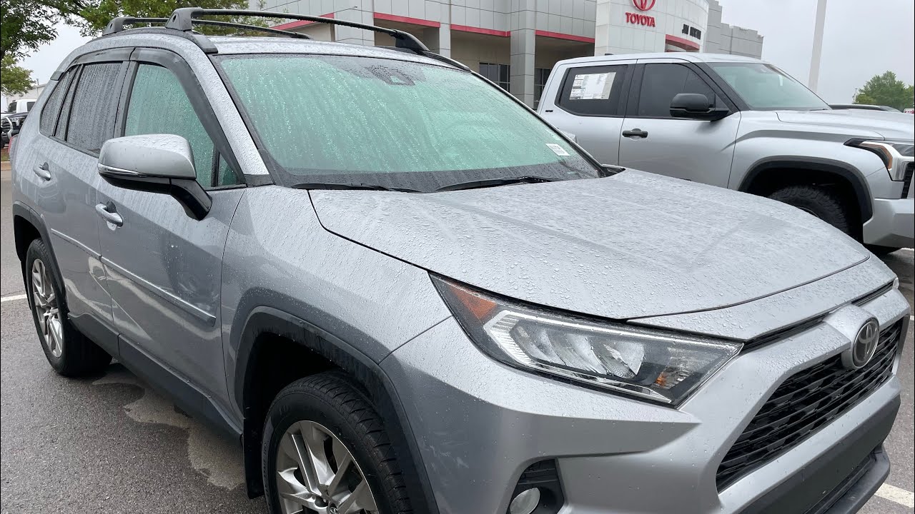RAV4 XLE Premium 35 miles per gallon CARFAX 1-Owner no accidents no ...