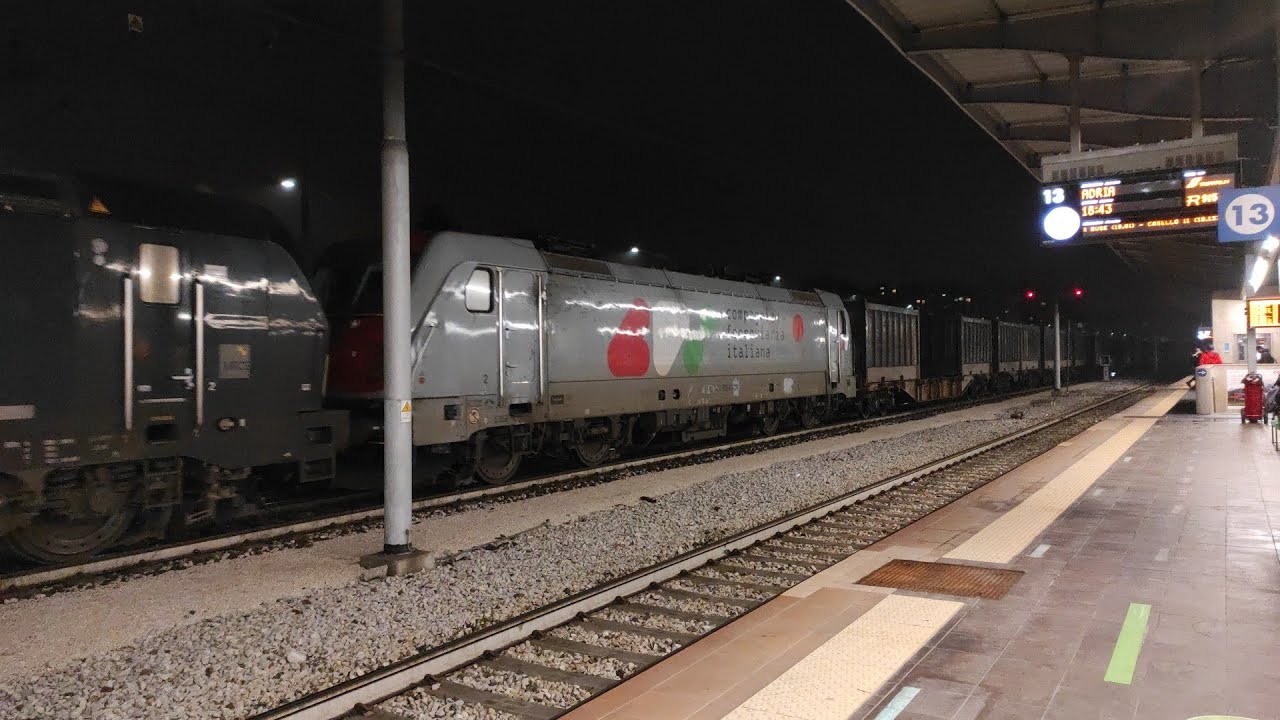 LA E494.582 DI COMPAGNIA FERROVIARIA ITALIANA A VENEZIA MESTRE - YouTube