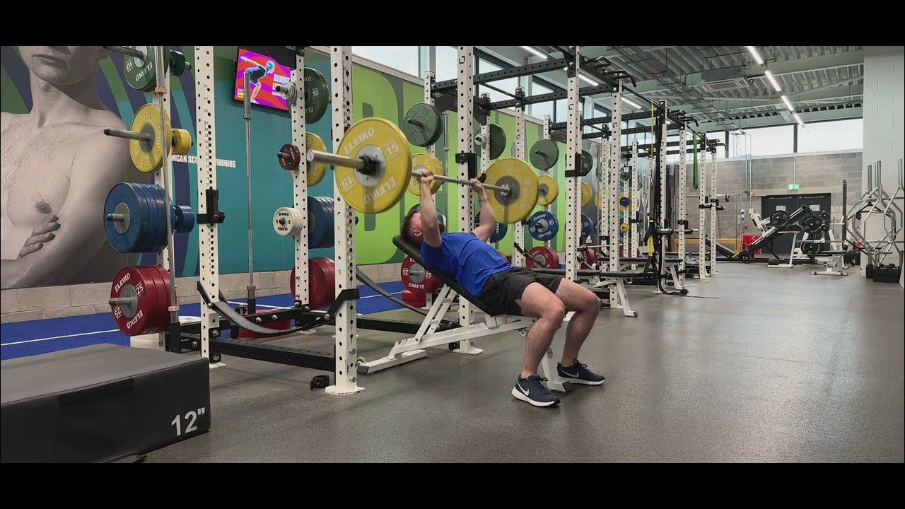 Incline BB Bench Press (Eccentric) - YouTube