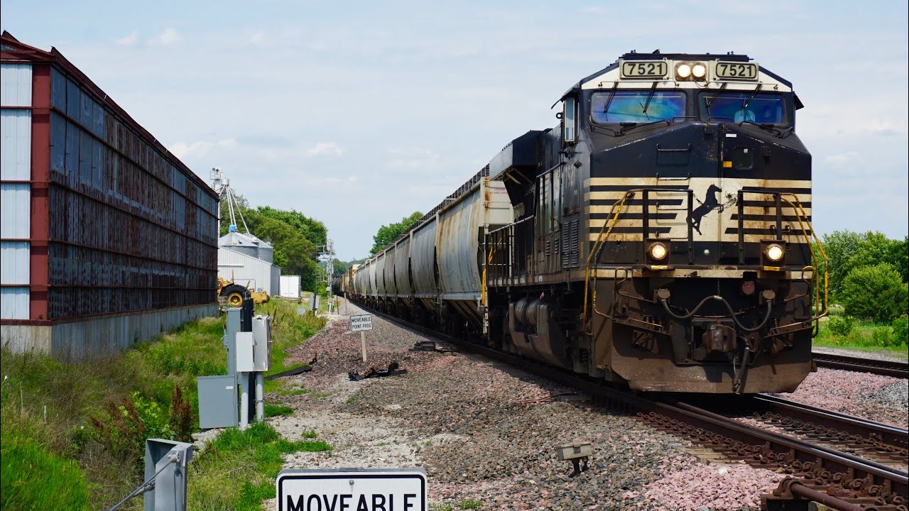 NS 7521 leads UP MNSNP train - YouTube