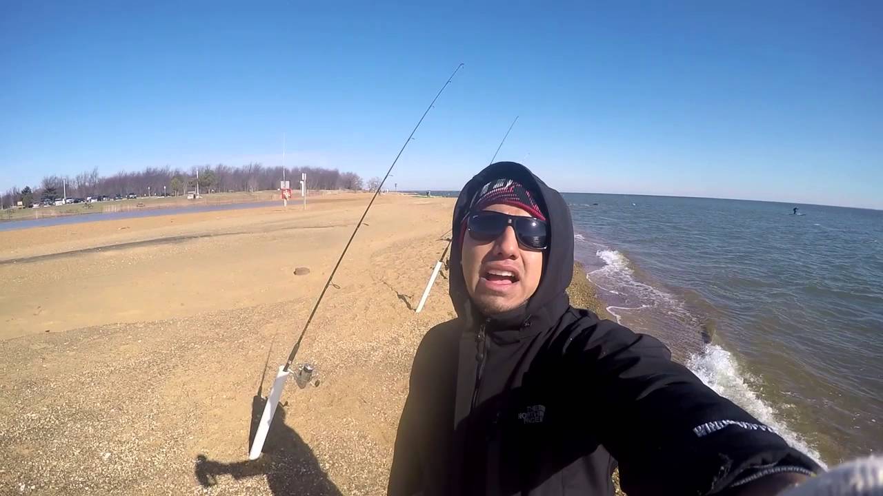 Trying to catch rockfish at Sandy Point Md - YouTube