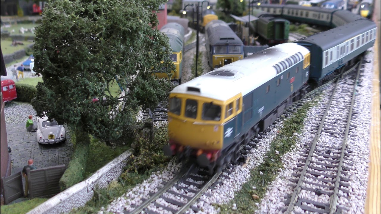 Heljan 33025 class 33 diesel Sultan - YouTube