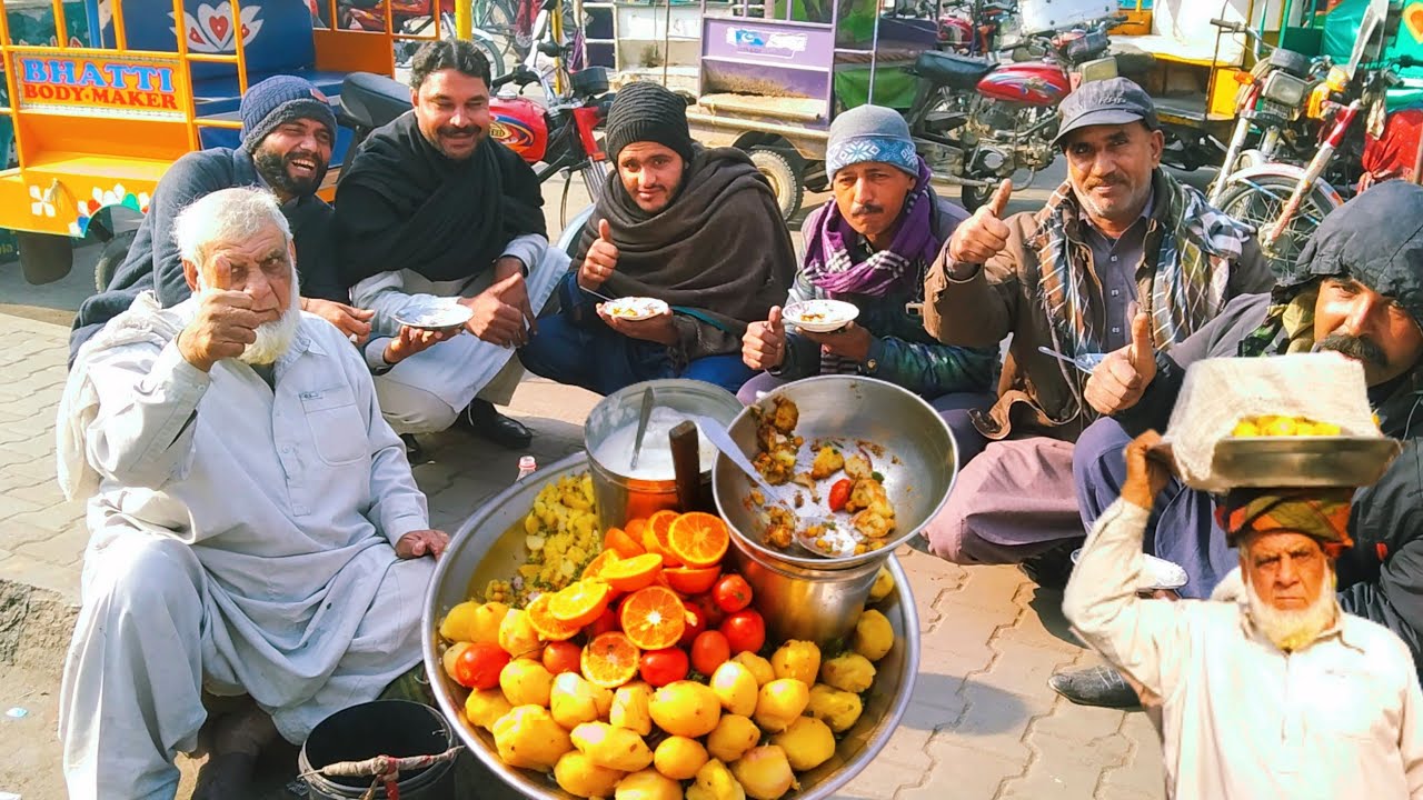 80 Years Old Famous Chacha ji Serves Very Tasty Chana Chaat At Road ...