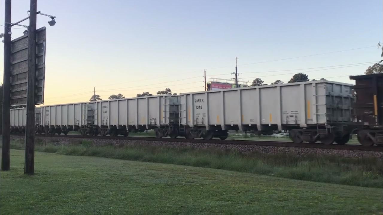 UP 9075 NB SD70AH Leads Rock Magnolia,Tx - YouTube