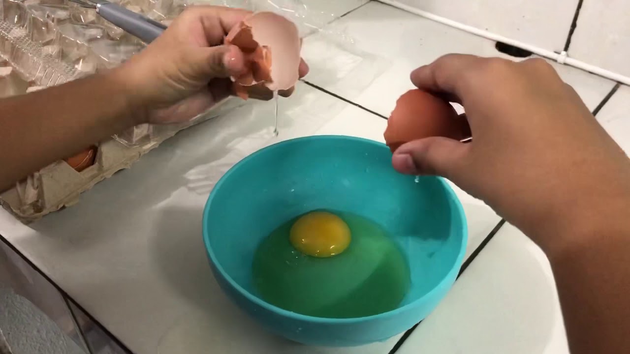 How To Fry An Egg - YouTube