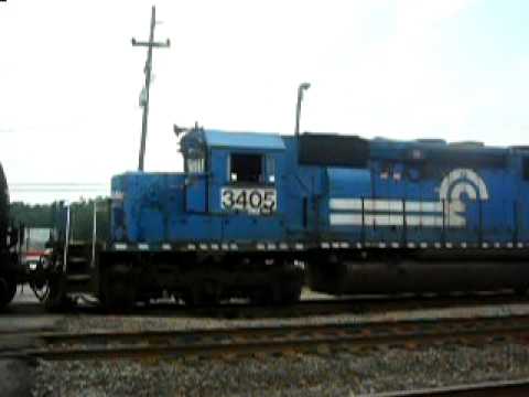 NS GM/EMD SD40-2 3405 & NS GE C39-8E 8664 shove cars into NS yard near Amtrak station,Gainsville ...