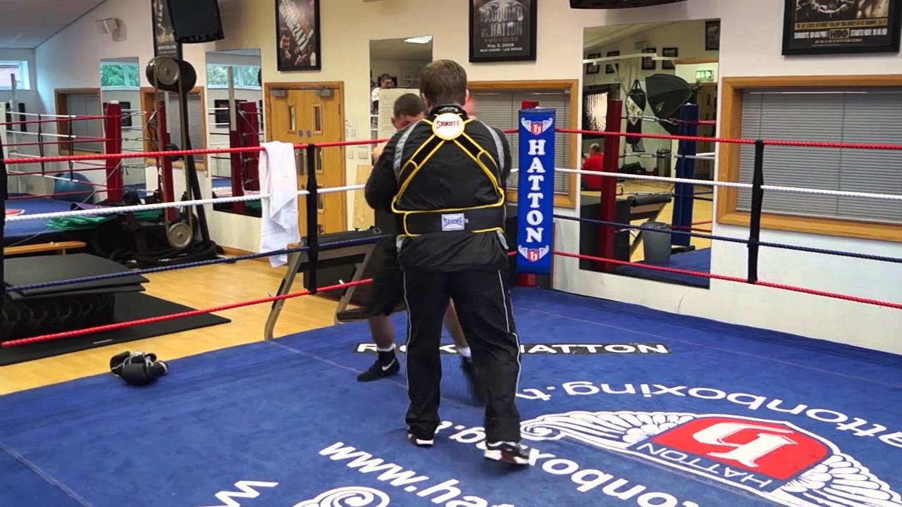 Ryan Burnett on the pads with trainer Ricky Hatton - YouTube