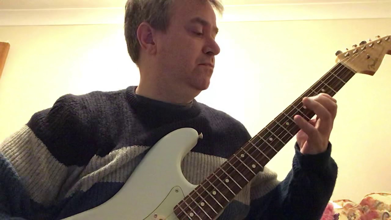 Neil Taylor solos ‘Everybody wants to rule the world’ - YouTube