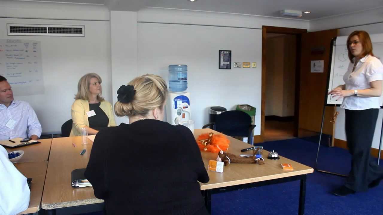 Dee Clayton - 4 Step Networking Pitch/Elevator Pitch - YouTube