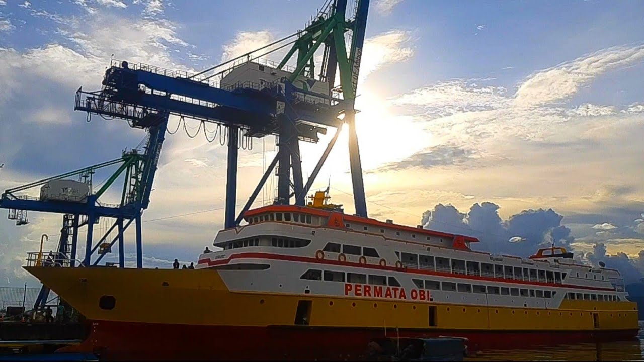 Port Of Ambon 2020 | KM. Permata Obi - YouTube