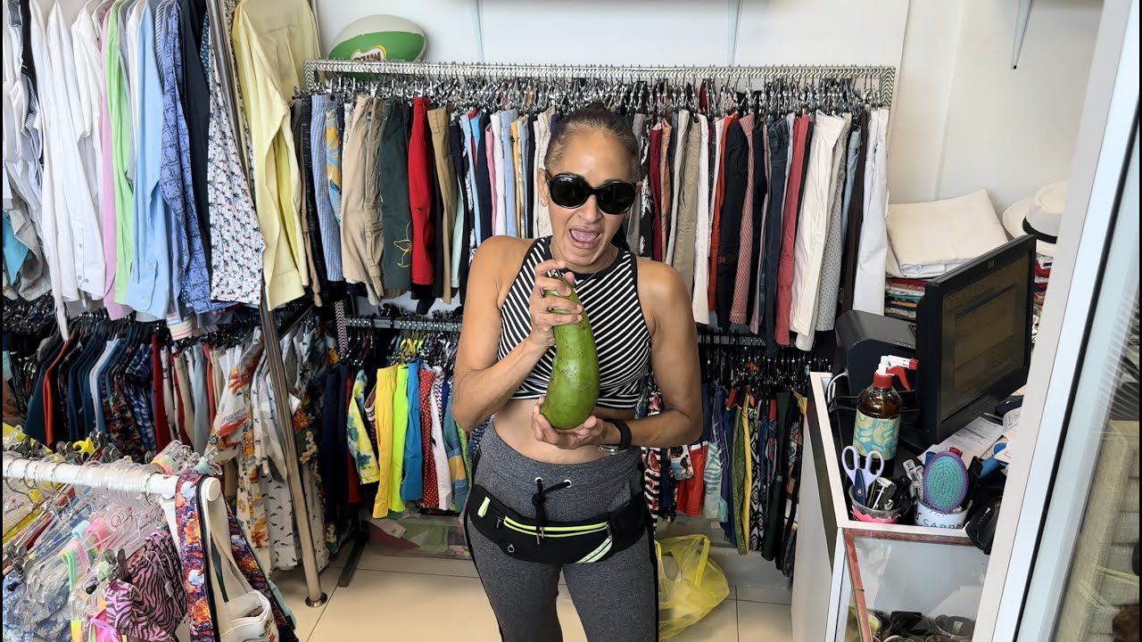 Large Dominican Avocado - YouTube