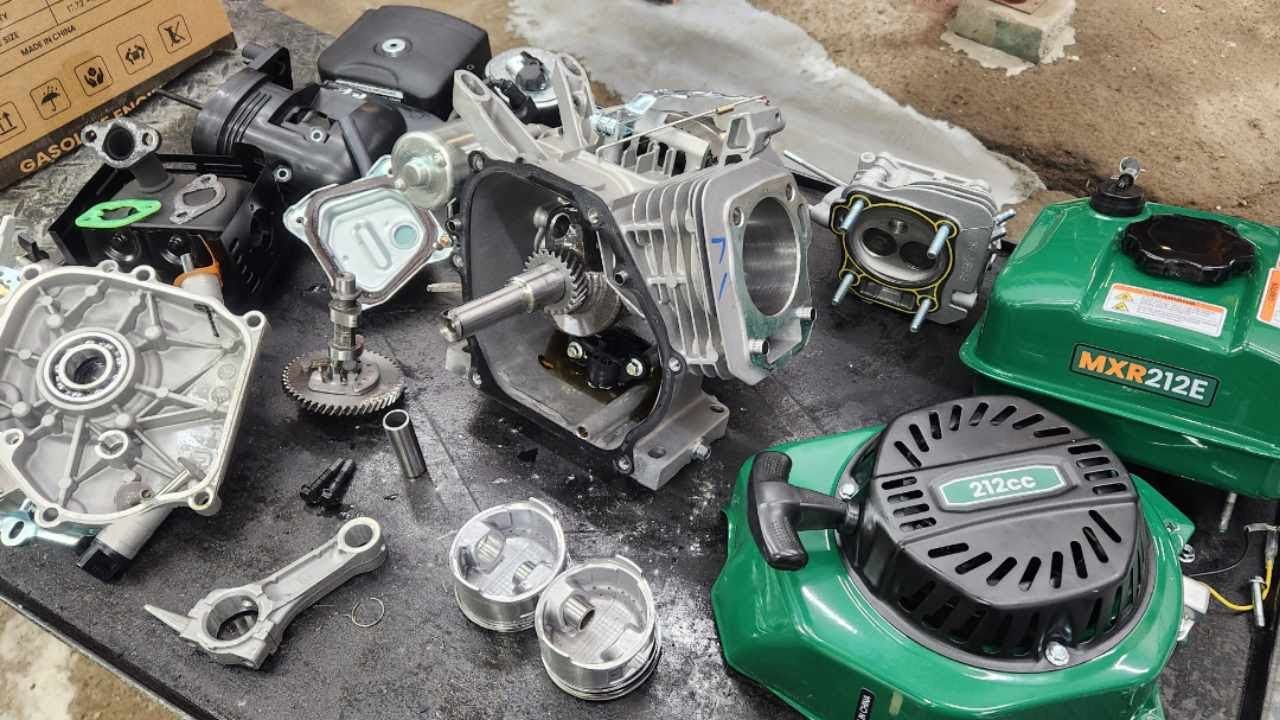 maXpeedingrods 7HP 212cc Inside Look Down to Block - YouTube