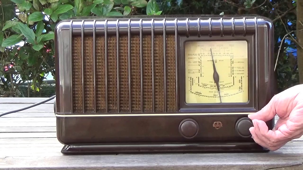 1947 Mullard MUS221 AC/DC 5 valve MW/LW/SW bakelite table radio - YouTube