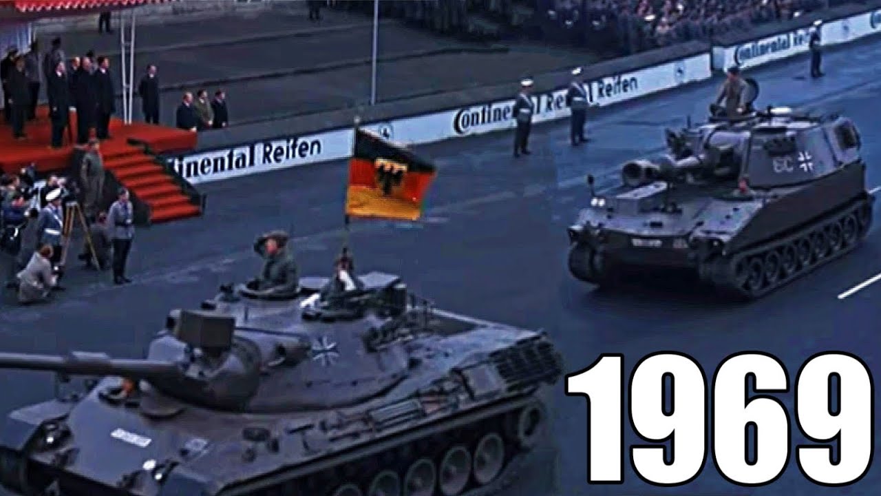 Große Militärparade/Waffenschau der Bundeswehr auf dem Nürburgring 1969 - Wachbataillon ...