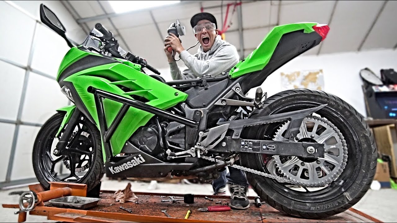 ON Y EST PRESQUE ! La 300 en mode stunt !#MECANIQUE - YouTube
