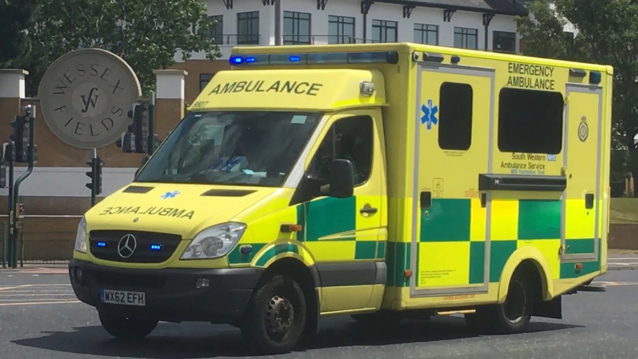 Old SWAST Box Body Ambulance Responding Past Bournemouth Hospital With ...