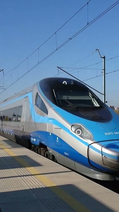 Przelot ED250 Pendolino na stacji Warszawa targówek - YouTube