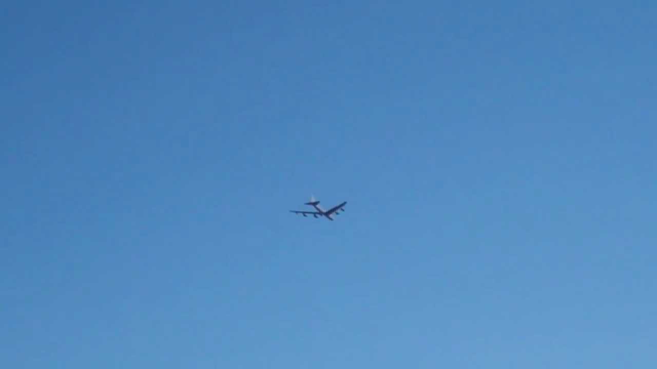 B-52 Low Pass - YouTube