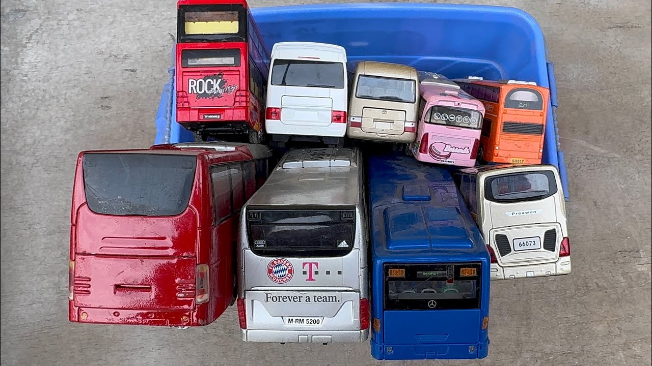 Lets pick boz full of diecast Model Bus collection,rc bus,double decker ...